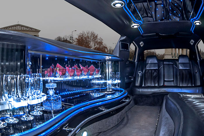 Limuzin bérlés Budapest, Hummer kölcsönzés, oldtimer esküvői autóbérlés