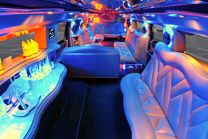 Limuzin bérlés Budapest, Hummer kölcsönzés, oldtimer esküvői autóbérlés